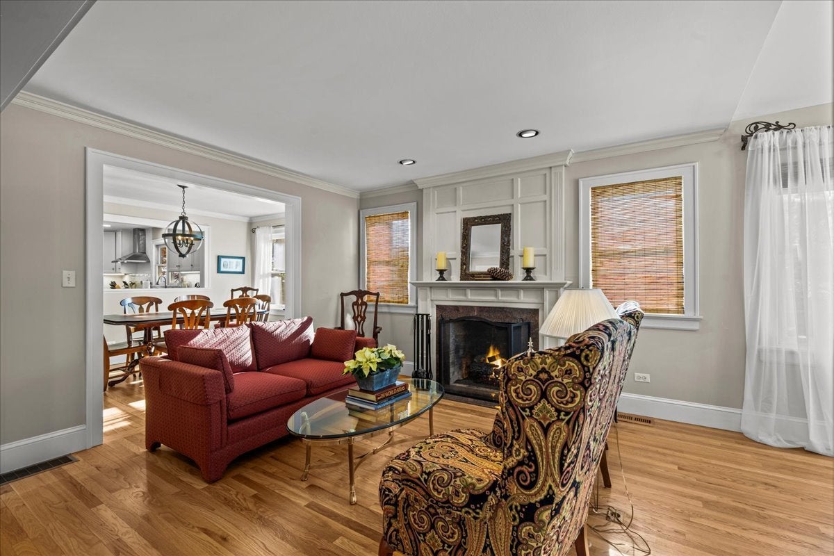 177 Washington Road, Lake Forest Property Listing: MLS® #12528410