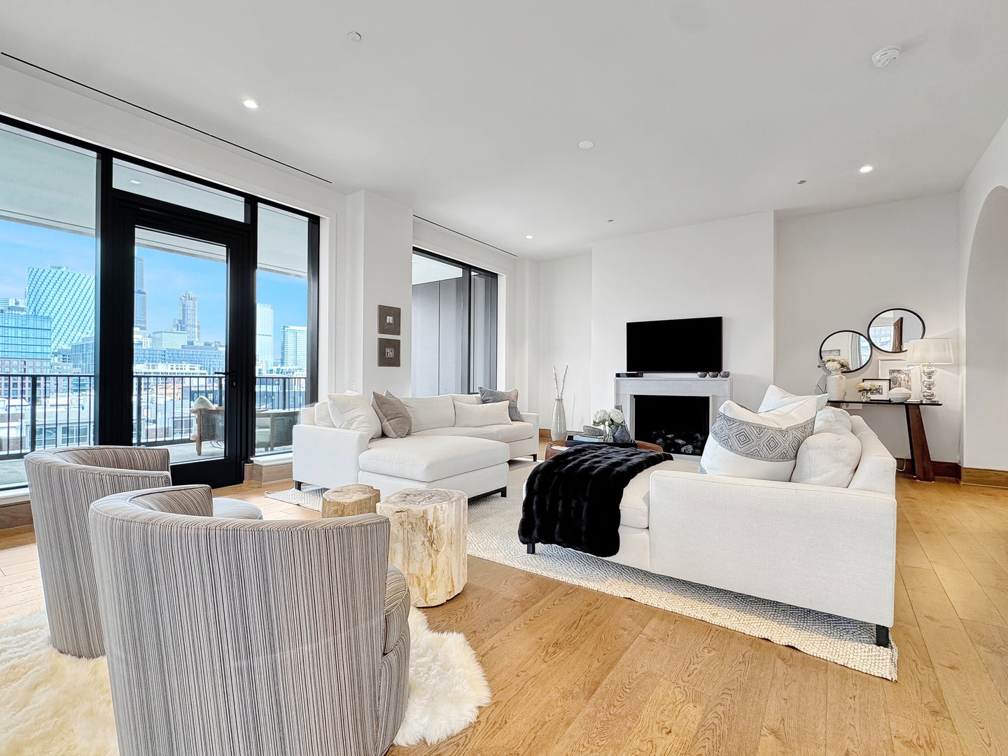 21 North May Street 802, Chicago Property Listing: MLS® #12540142