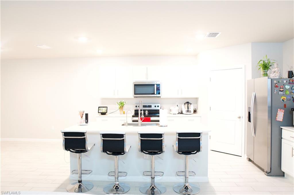 413 Se 4th St, CAPE CORAL Property Listing: MLS® #2025025560