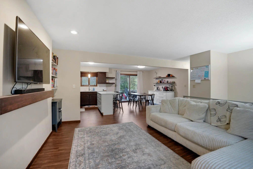 2126 Oxford Lane, Cedar Falls Property Listing: MLS® #20255150