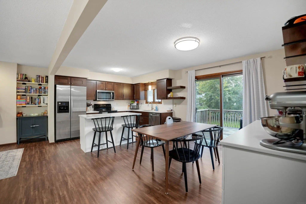 2126 Oxford Lane, Cedar Falls Property Listing: MLS® #20255150