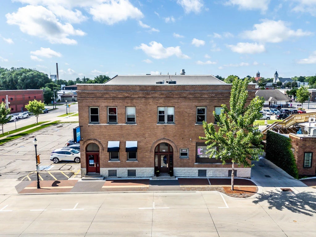 119 E 4th Street 200, Cedar Falls Property Listing: MLS® #20255336