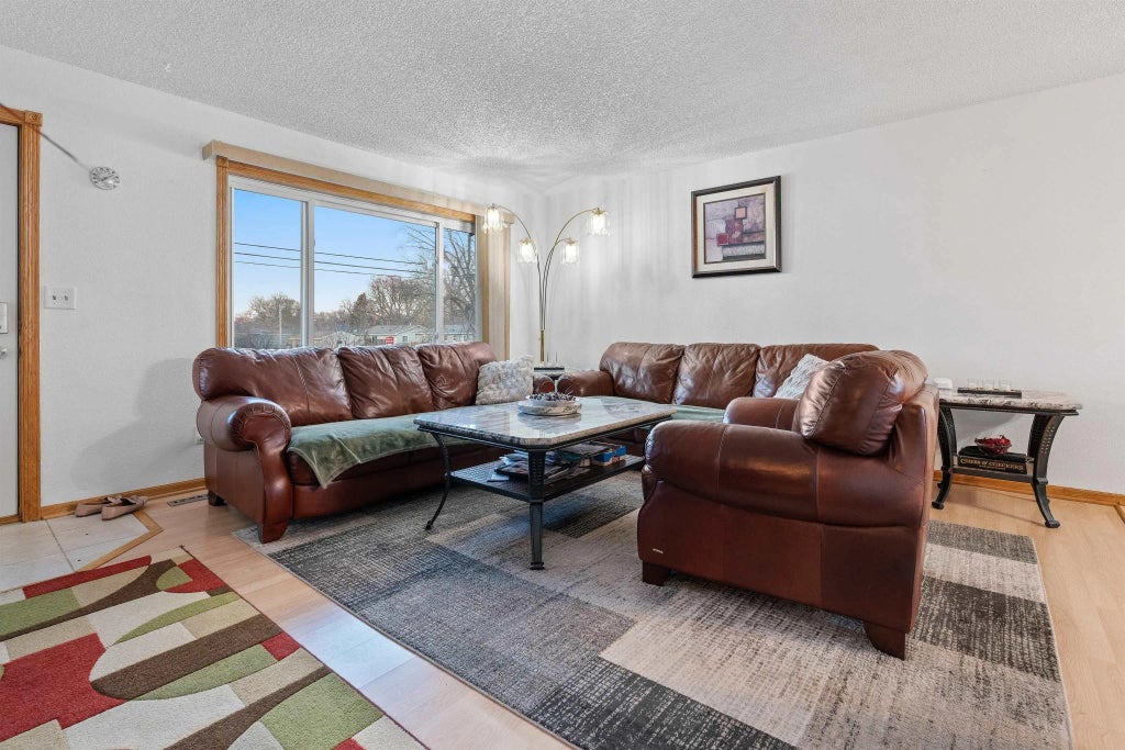 1002 E Ridgeway Avenue, Waterloo Property Listing: MLS® #20260218