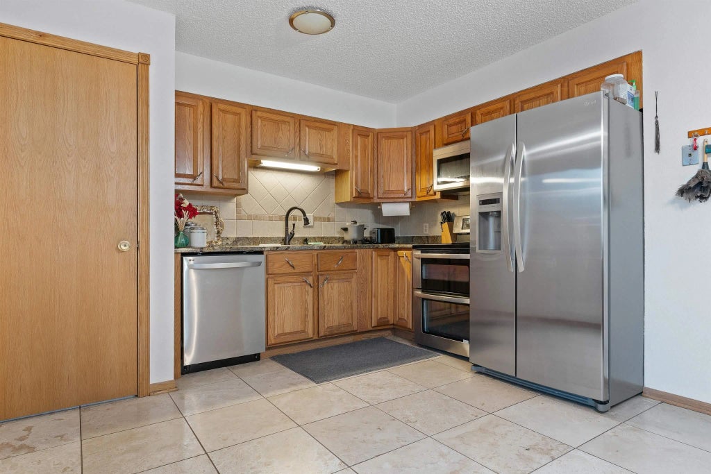 1002 E Ridgeway Avenue, Waterloo Property Listing: MLS® #20260218