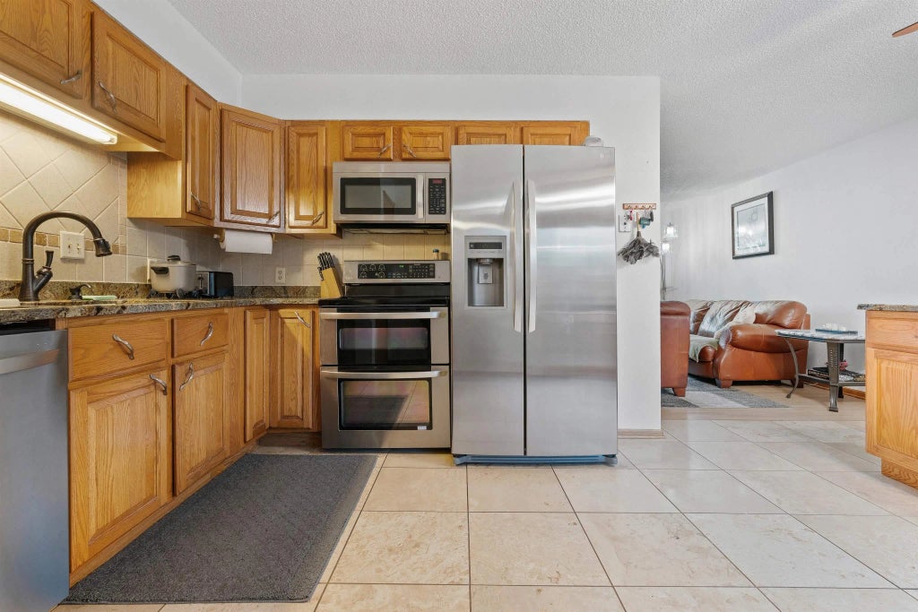 1002 E Ridgeway Avenue, Waterloo Property Listing: MLS® #20260218