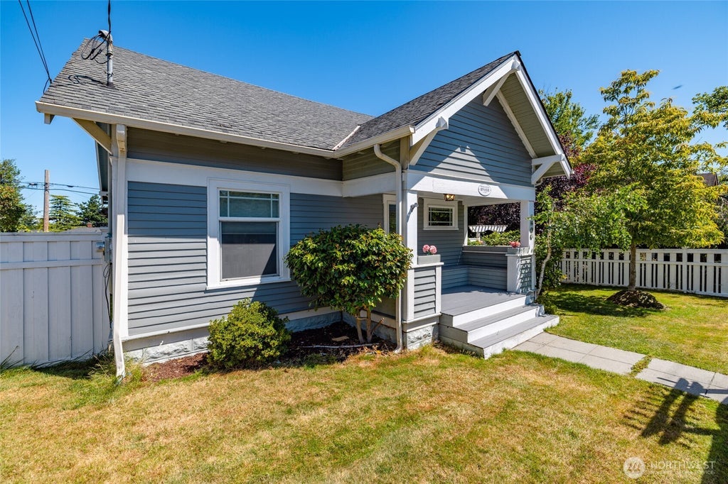 1506 12th Street, Anacortes Property Listing: MLS® #2467873