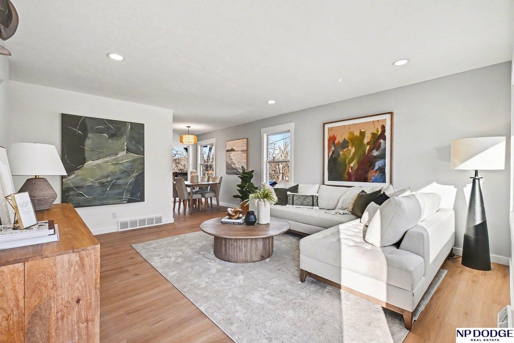 7718 Davis Circle, Omaha Property Listing: MLS® #22602311