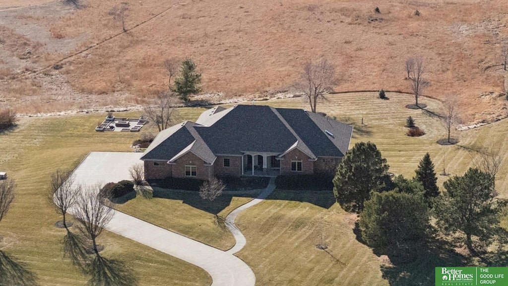 10216 S 233rd Circle, Gretna Property Listing: MLS® #22601846