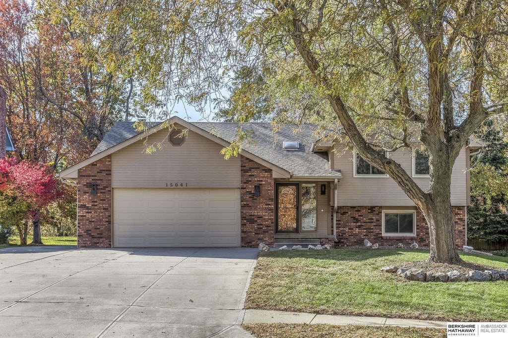 15041 Patterson Circle, Omaha Property Listing: MLS® #22602069