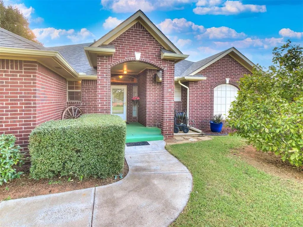 557 Locust Grove Drive, Blanchard Property Listing: MLS® #1194693