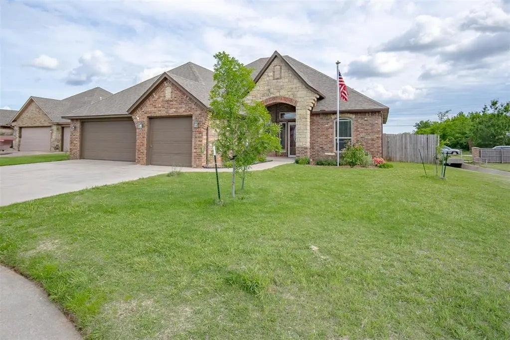 708 Carol Ann Place, Moore Property Listing: MLS® #1201671