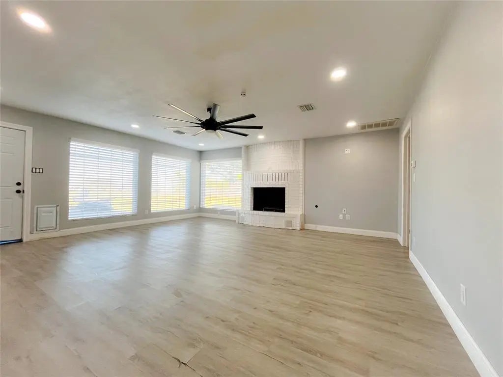 500 E Iowa Street, Walters Property Listing: MLS® #1209013