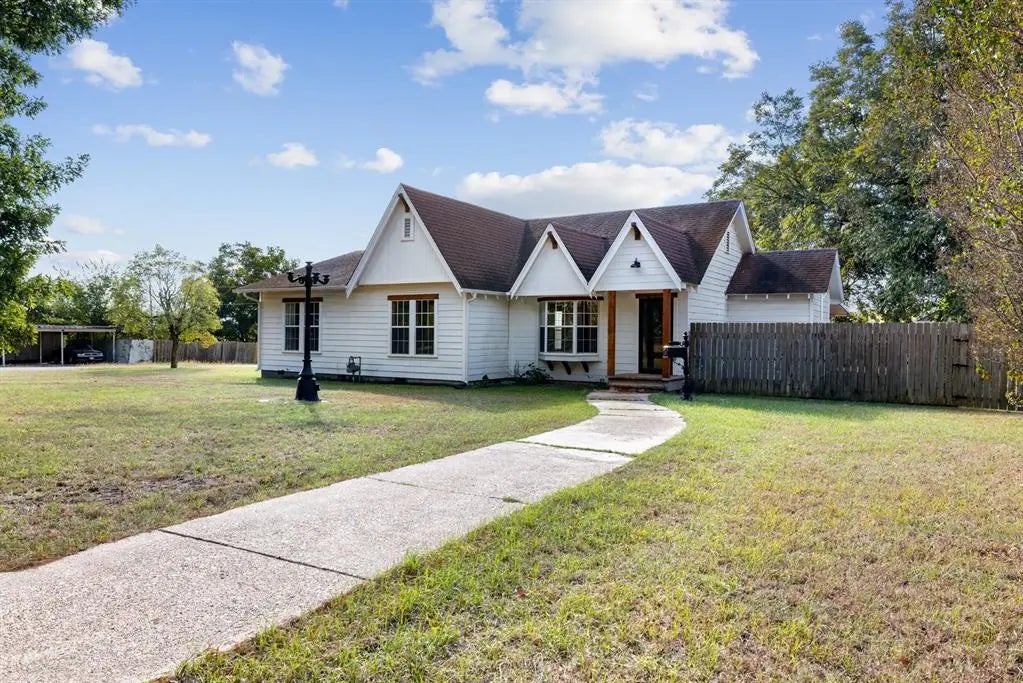 1026 E Jefferson Street, Hugo Property Listing: MLS® #1212312