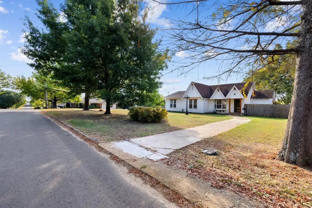 1026 E Jefferson Street, Hugo Property Listing: MLS® #1212312