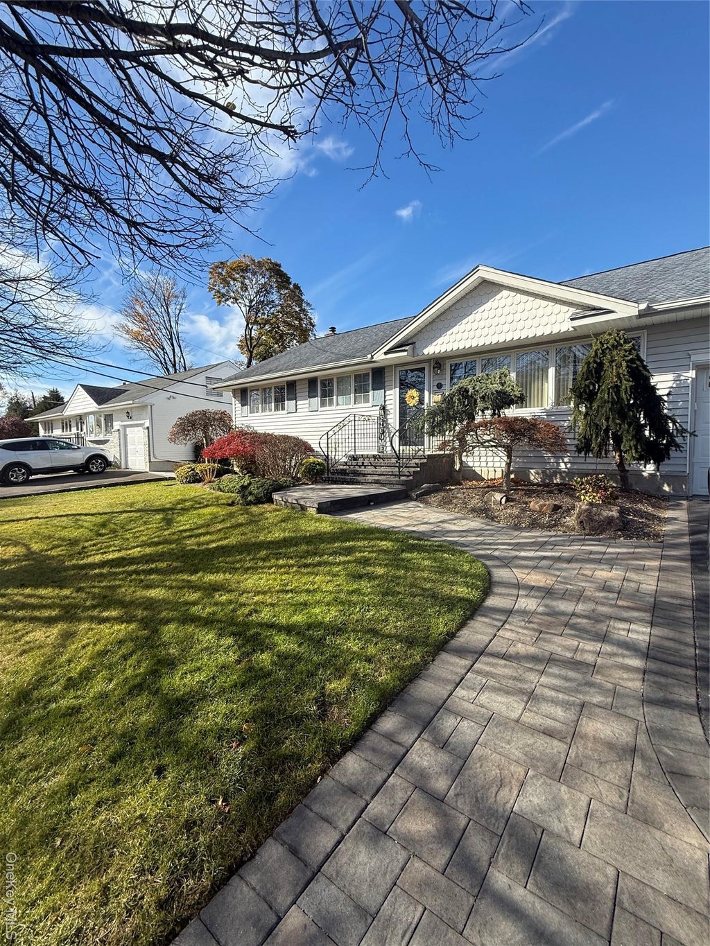 6 Lee Place, Old Bethpage Property Listing: MLS® #936719