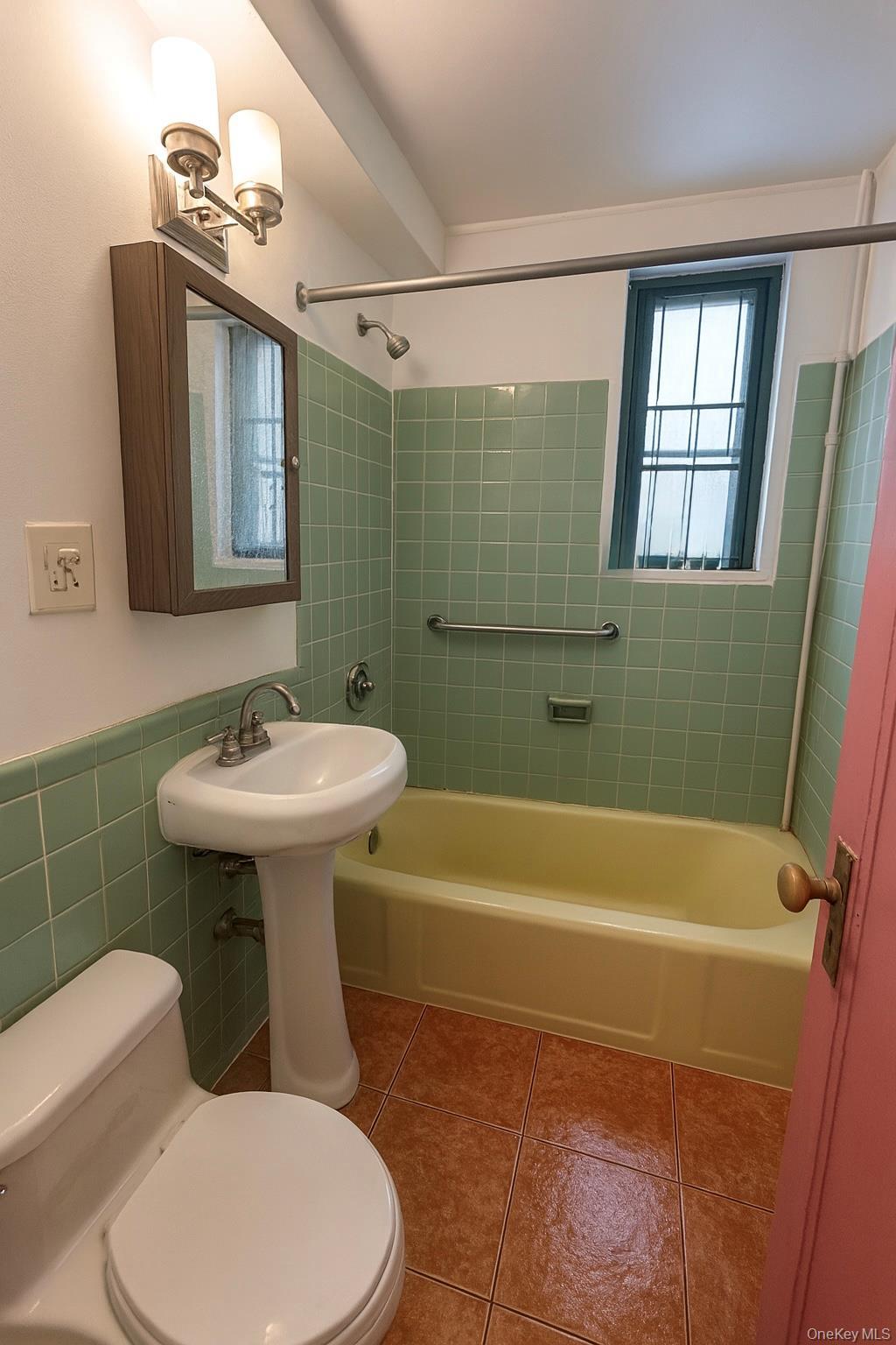 18 Metropolitan Oval # 3c, Bronx, NY 10462 (MLS# 943590) - Michael ...