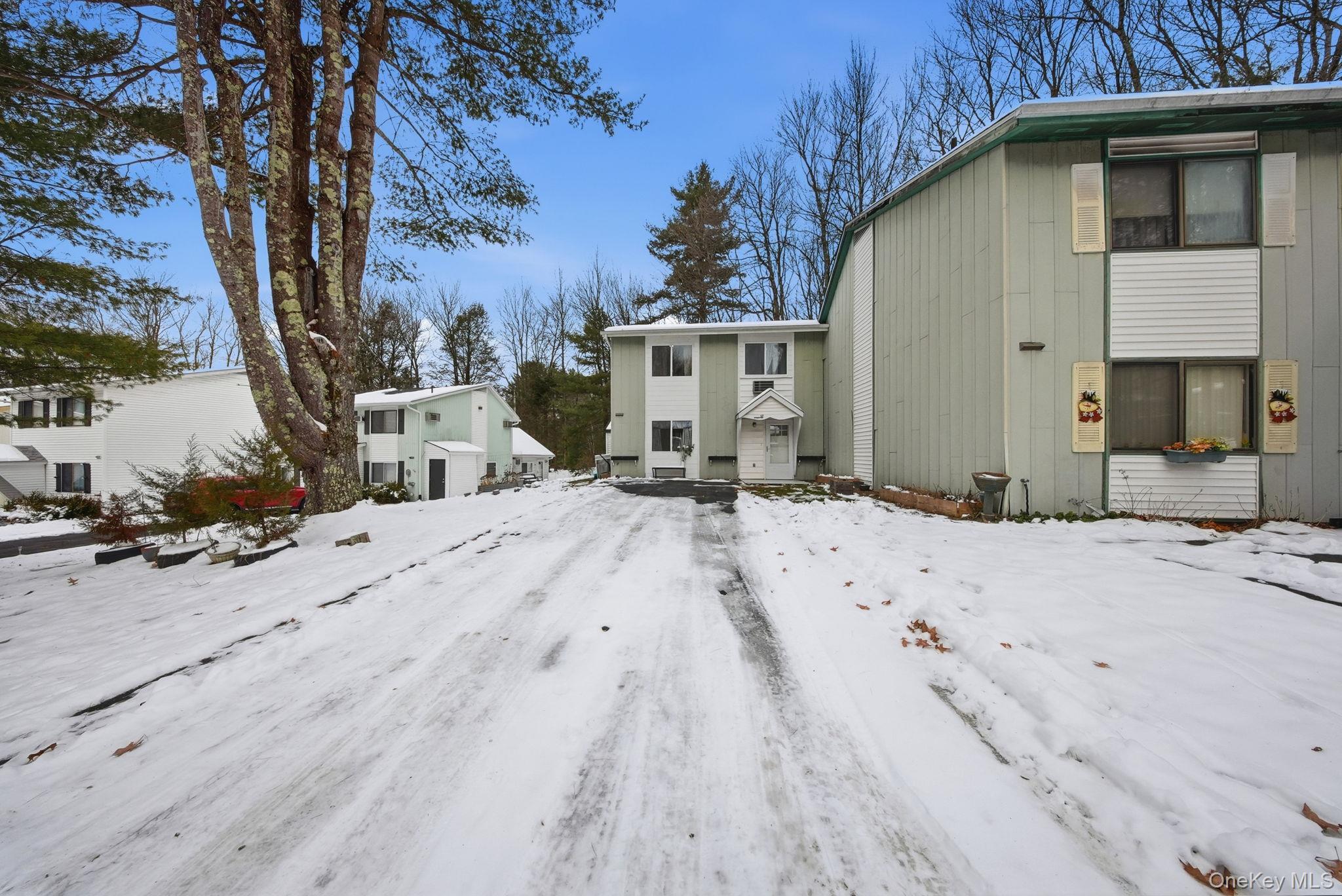 17 Elizabeth Way Kiamesha Lake NY 12751 For Sale - Coldwell Banker Village Green Realty