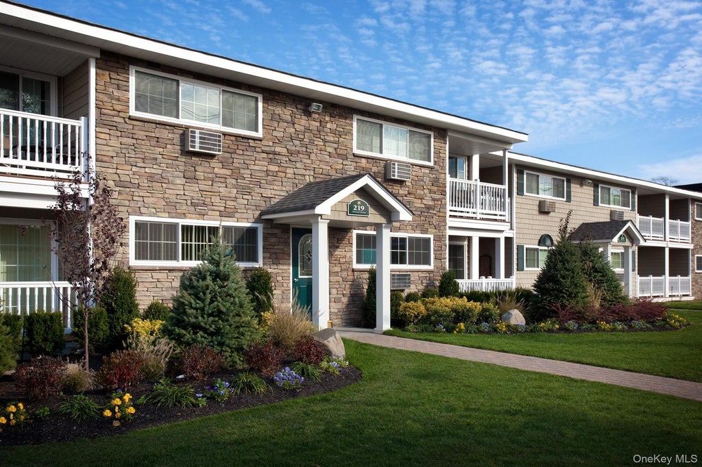 52 Johnson Avenue # 3-7c, Sayville Property Listing: MLS® #937604