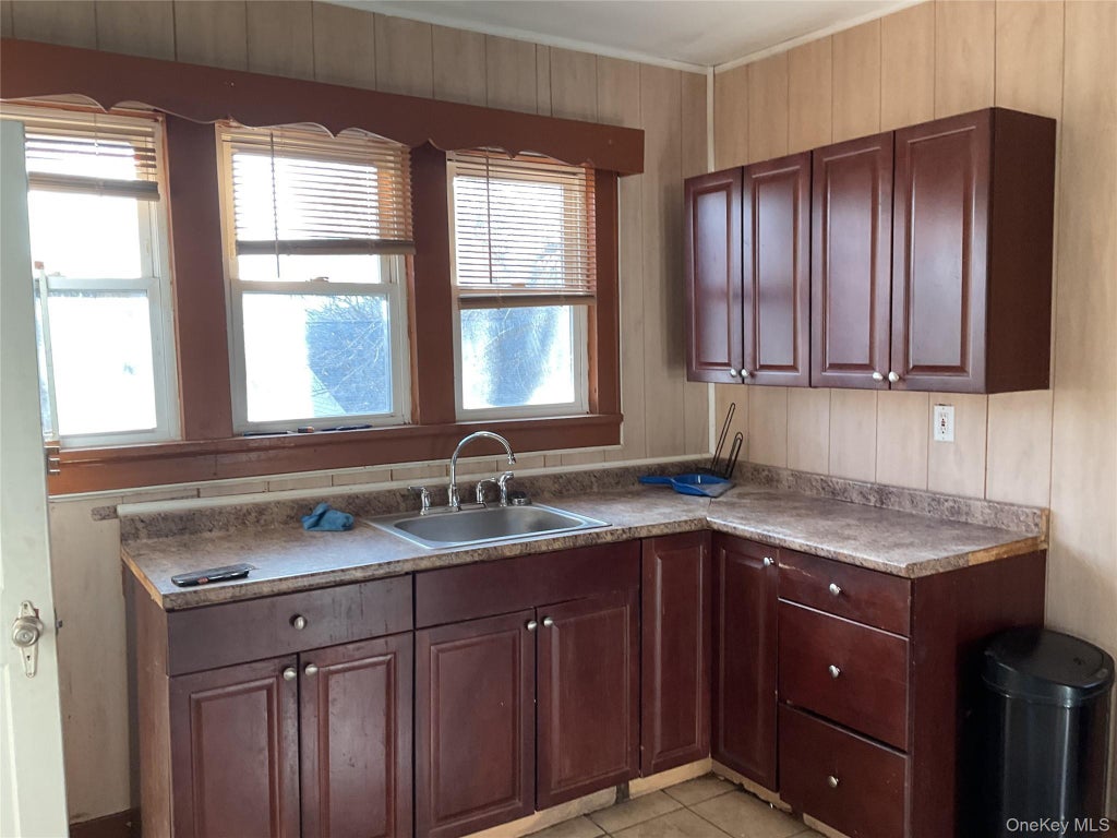 76 Lawrence Avenue # Unit 2, New Windsor Property Listing: MLS® #950953