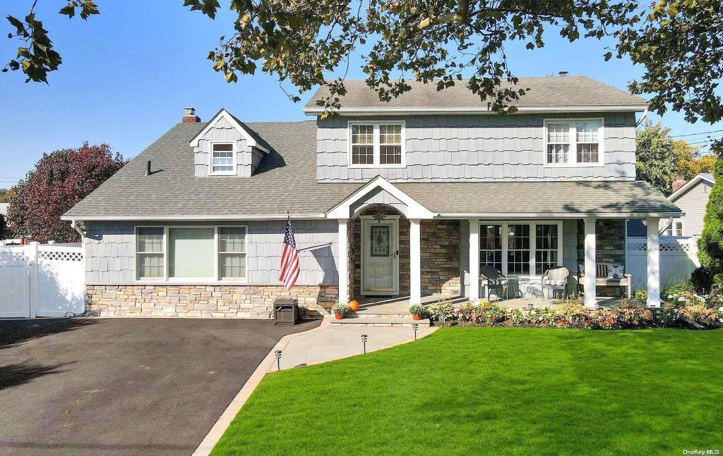 305 Martin Drive, West Islip NY, 11795 Property Listing: MLS® #L3536428