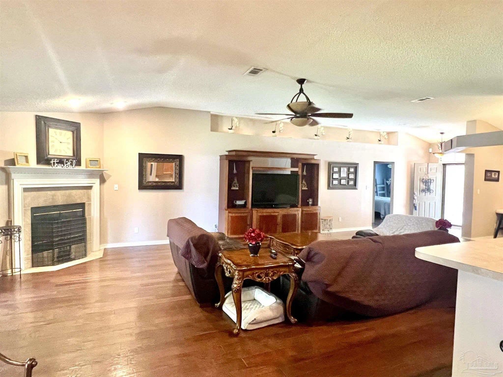 4820 Timber Ridge Rd, Pace Property Listing: MLS® #662034