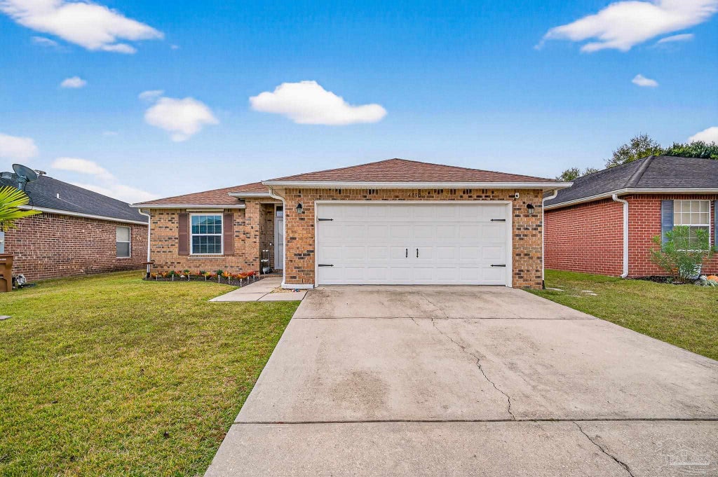 4890 Hilarita Cir, Pace Property Listing: MLS® #674557