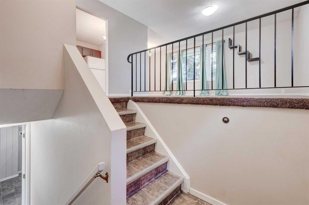 43 Midridge Gardens Southeast, Calgary Property Listing: MLS® #A2269105