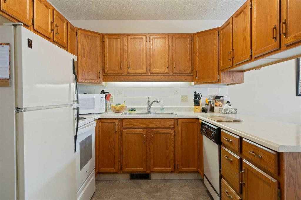 40 Sandarac Circle Northwest Calgary T3K 3V6 - MLS A2269204