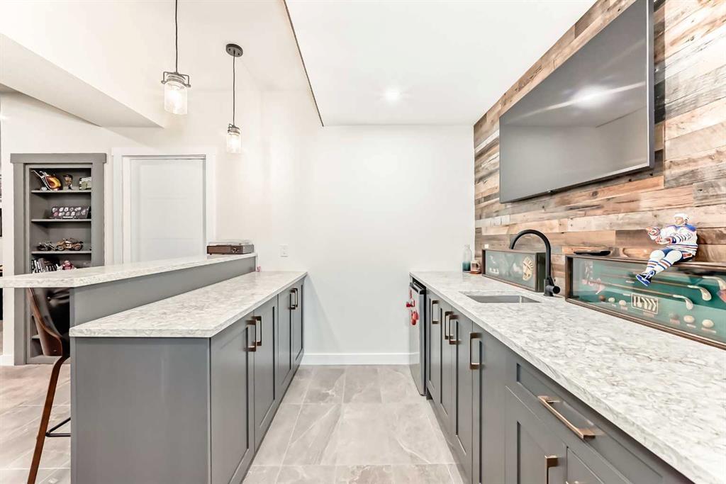 7 Wolf Crescent N, Okotoks Property Listing: MLS® #A2270799