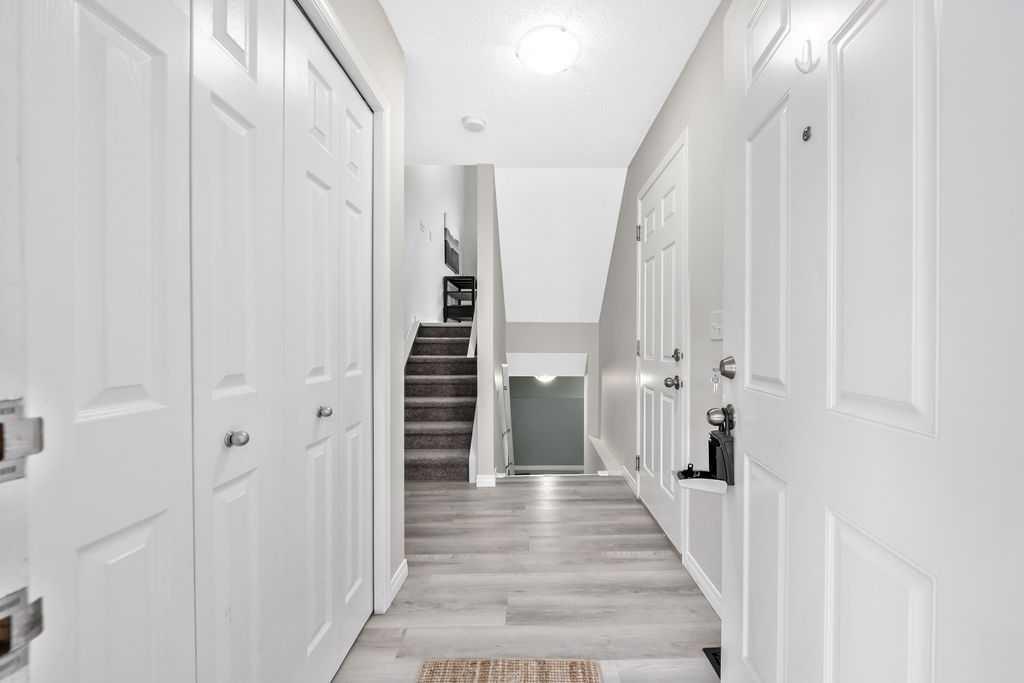 126 Everhollow Heights Sw, Calgary Property Listing: MLS® #A2277161