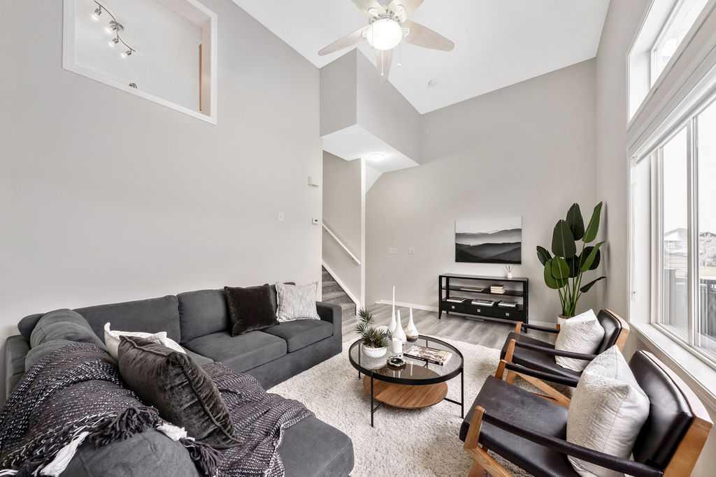 126 Everhollow Heights Sw, Calgary Property Listing: MLS® #A2277161