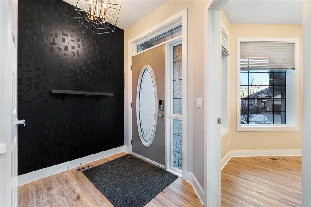 70 Royal Ridge Manor Northwest Calgary T3G 5Z1 - MLS A2280887