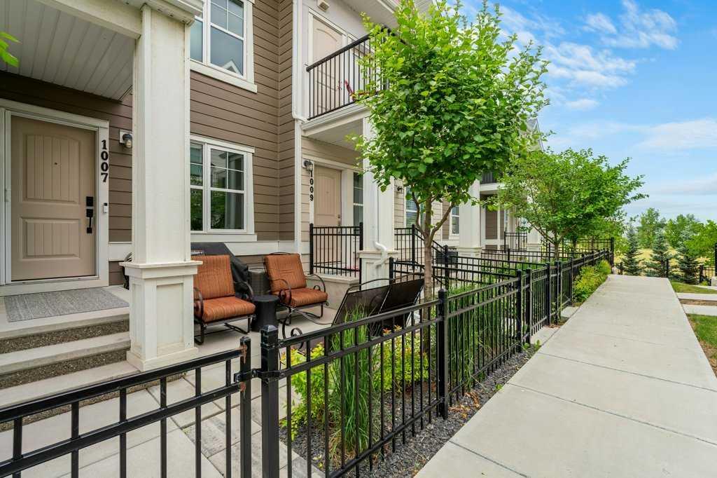 Xxxx Cranbrook Walk Se Townhouse Home sold for $XXXXXX in Cranston ...