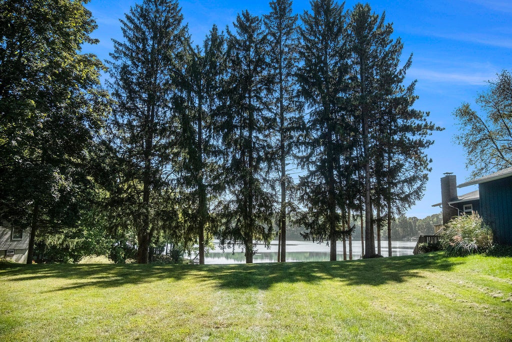 275 Westshore Drive, Unknown City Property Listing: MLS® #55025050277