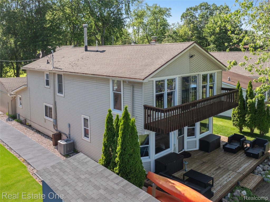 4825 Downing Drive, Hamburg township Property Listing: MLS® #20251032044