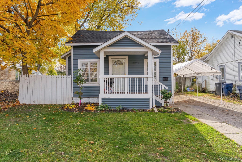 1209 Lincoln Avenue, Flint city Property Listing: MLS® #20251052561