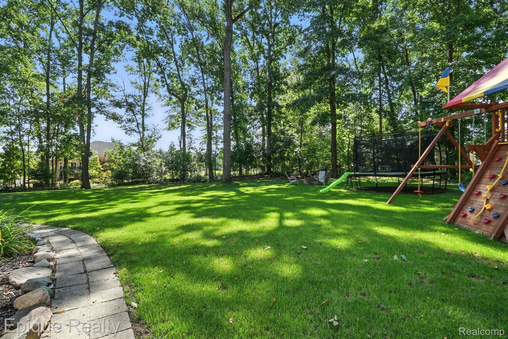 9446 Fair Oaks Drive, Goodrich village Property Listing: MLS® #20251058570