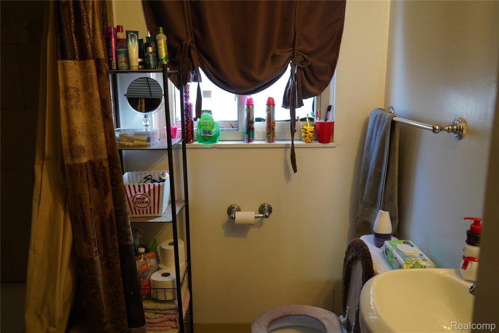 20115 Santa Barbara Drive, Detroit city Property Listing: MLS® #20251060242