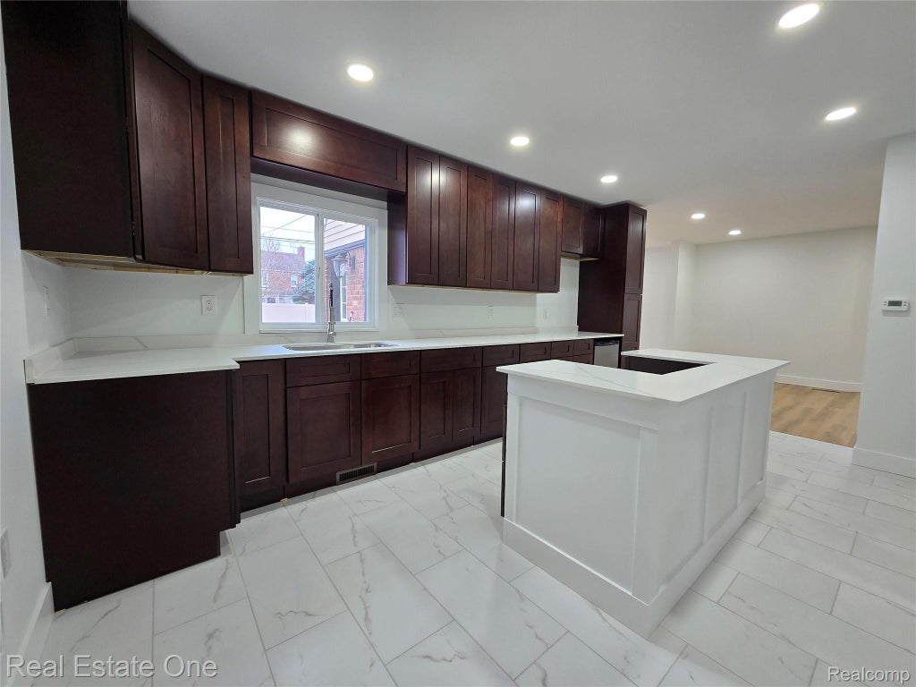 953 Kings Highway, Lincoln Park city Property Listing: MLS® #20261002567