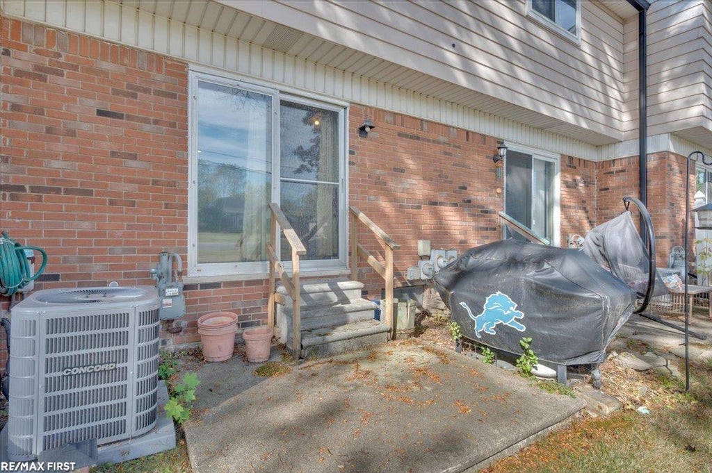 51204 Cathryn Ct. Ct, Chesterfield township Property Listing: MLS ...