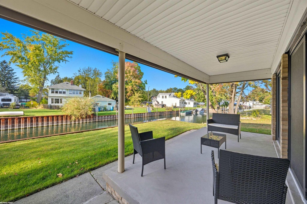 2037 W Park Dr, Algonac city Property Listing: MLS® #58050197331