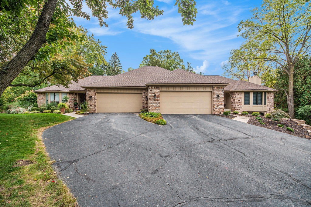 2376 Bob White Court Se, Cascade charter township Property Listing: MLS ...