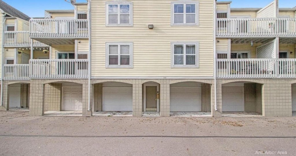 2233 S Huron Parkway Unit: 2, Ann Arbor city Property Listing: MLS ...