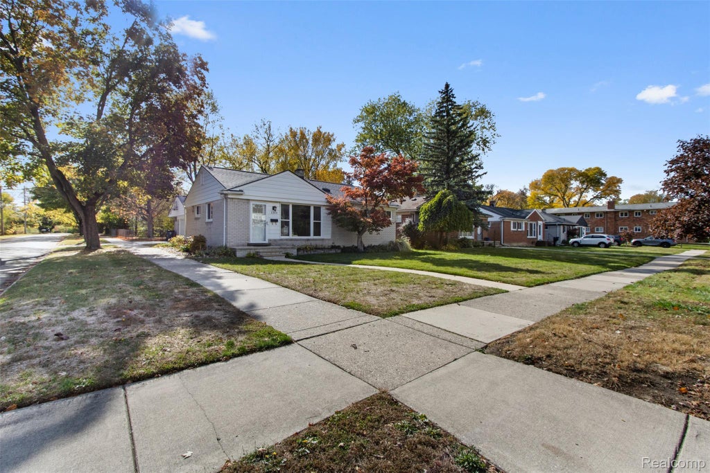 1203 Hickory Avenue, Royal Oak city Property Listing: MLS® #20251048484
