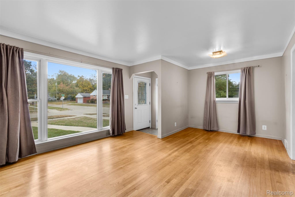 1203 Hickory Avenue, Royal Oak city Property Listing: MLS® #20251048484