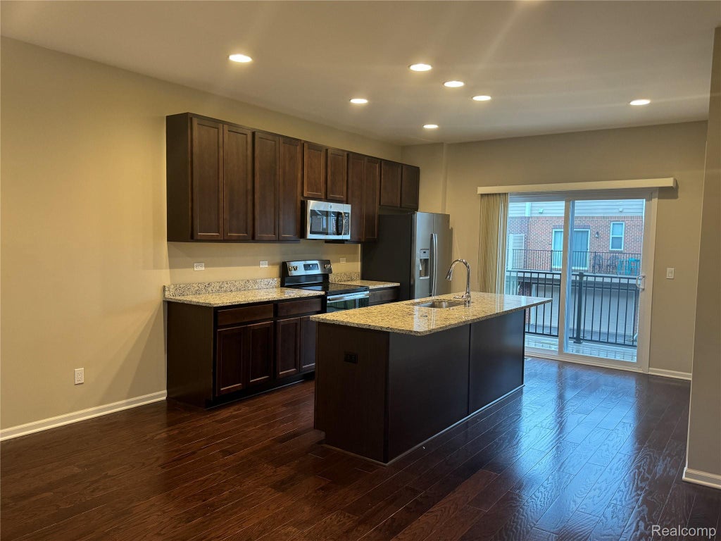 47757 Hillcrest Drive, Northville city Property Listing: MLS® #20251056006