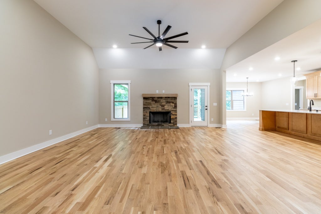 1191 Hangar Rd, Springfield Property Listing: MLS® #3067993