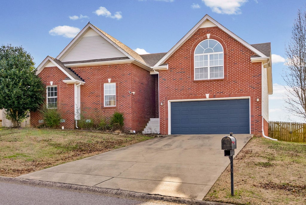 1415 Ambleside Dr, Clarksville Property Listing: MLS® #3093690