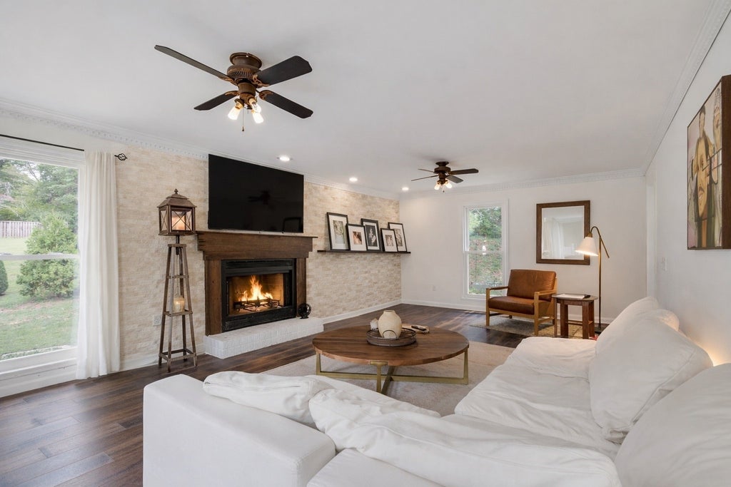 5836 Cloverland Dr, Brentwood Property Listing: MLS® #3097569