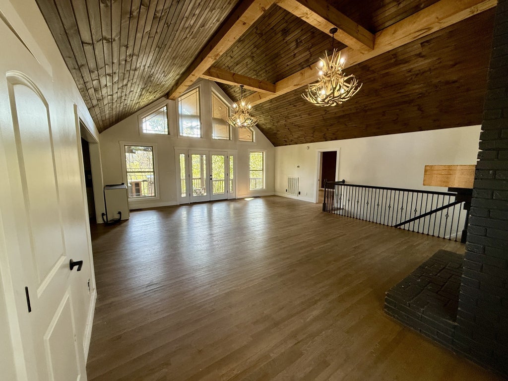 1125 Warfield Blvd, Clarksville Property Listing: MLS® #3038773